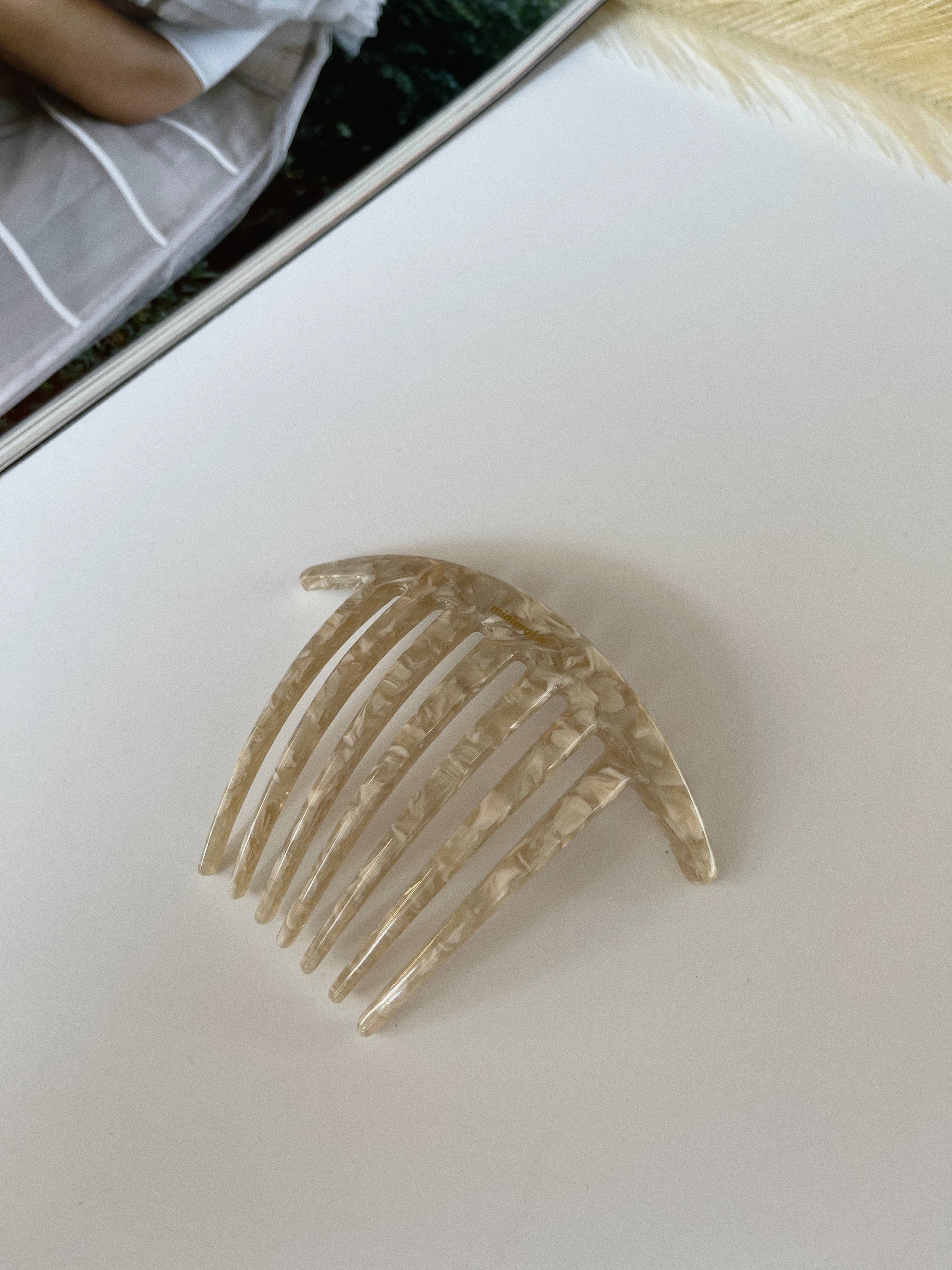 CREAM SHELL PIN – minimalh