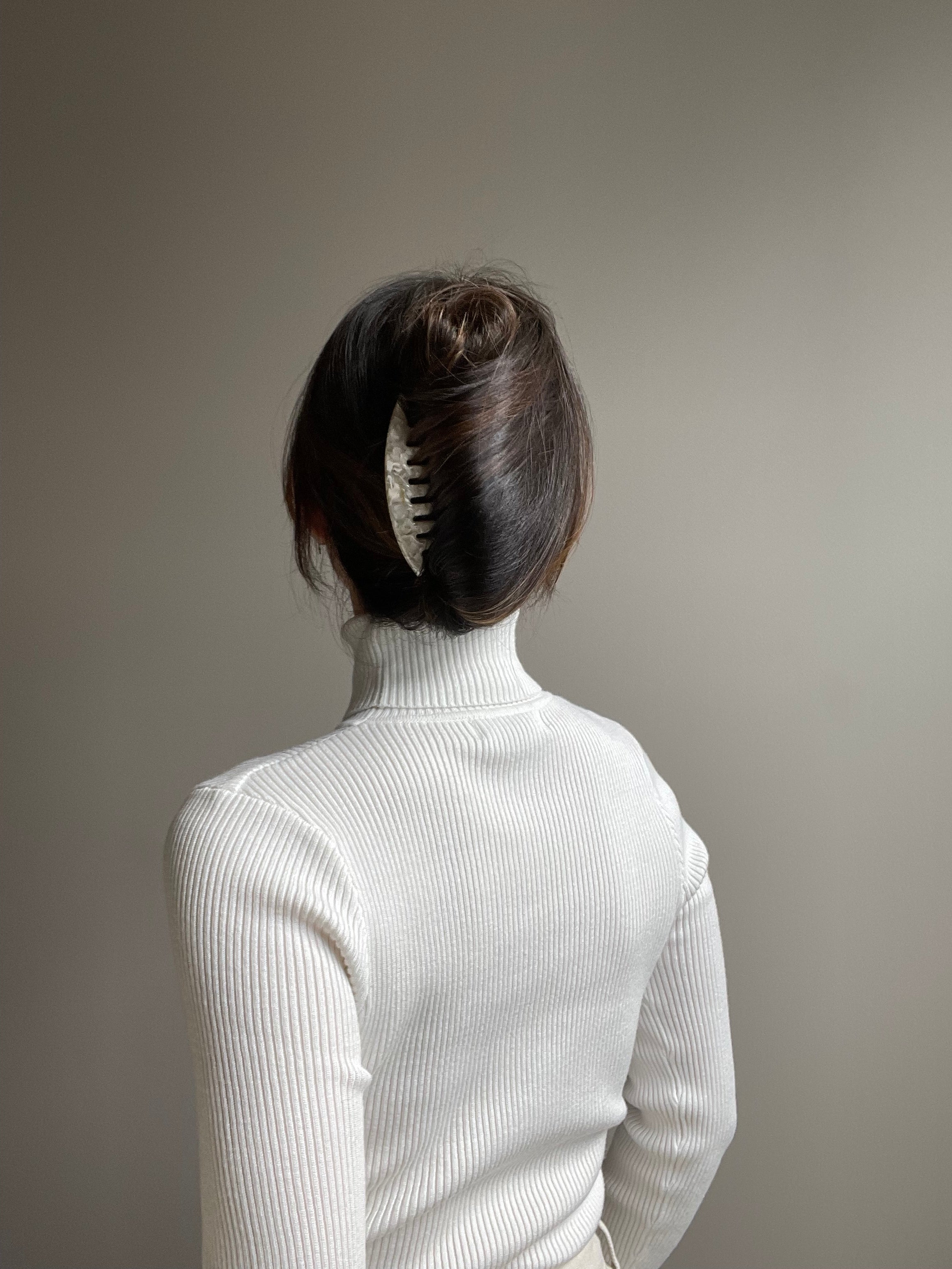 CREAM SHELL PIN – minimalh